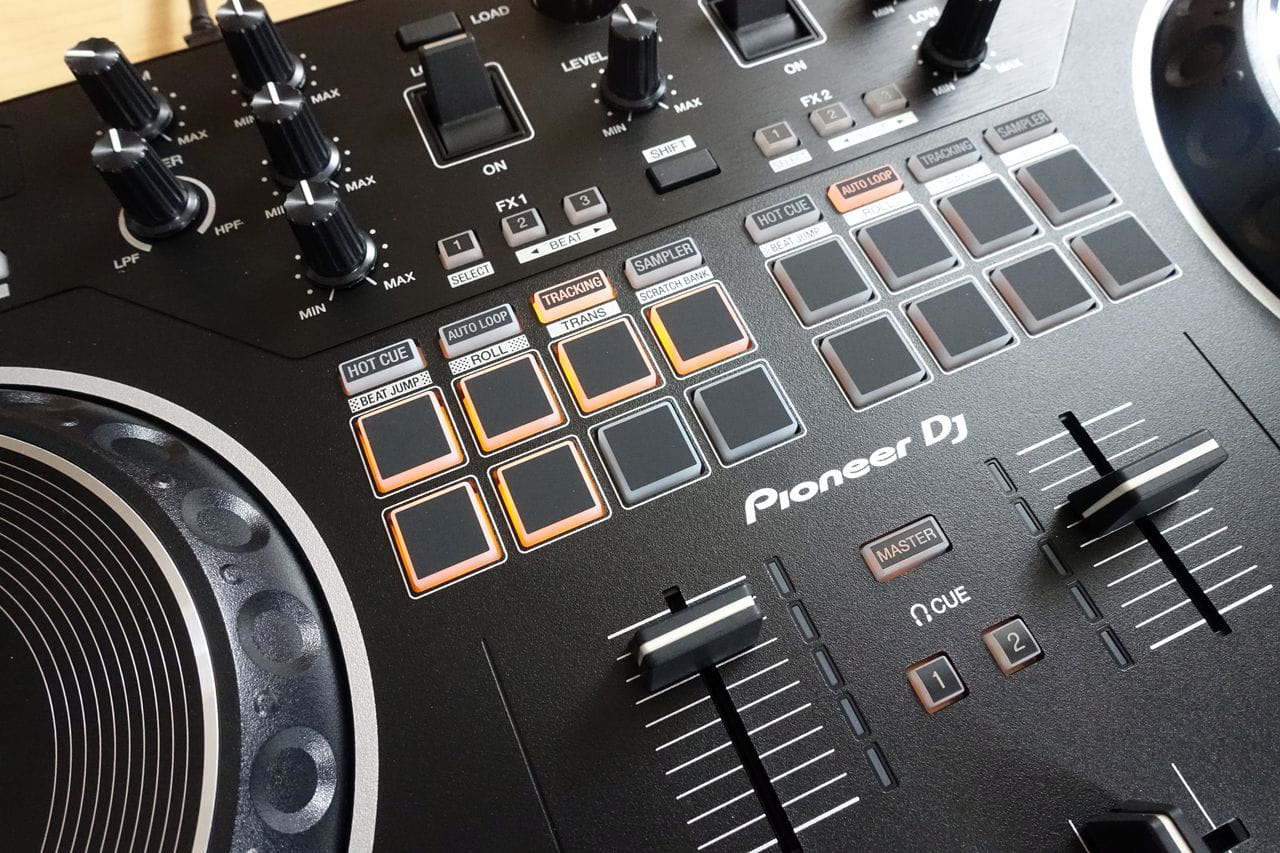 Pioneer DJ DDJ-REV1 DJ-Controller im Test